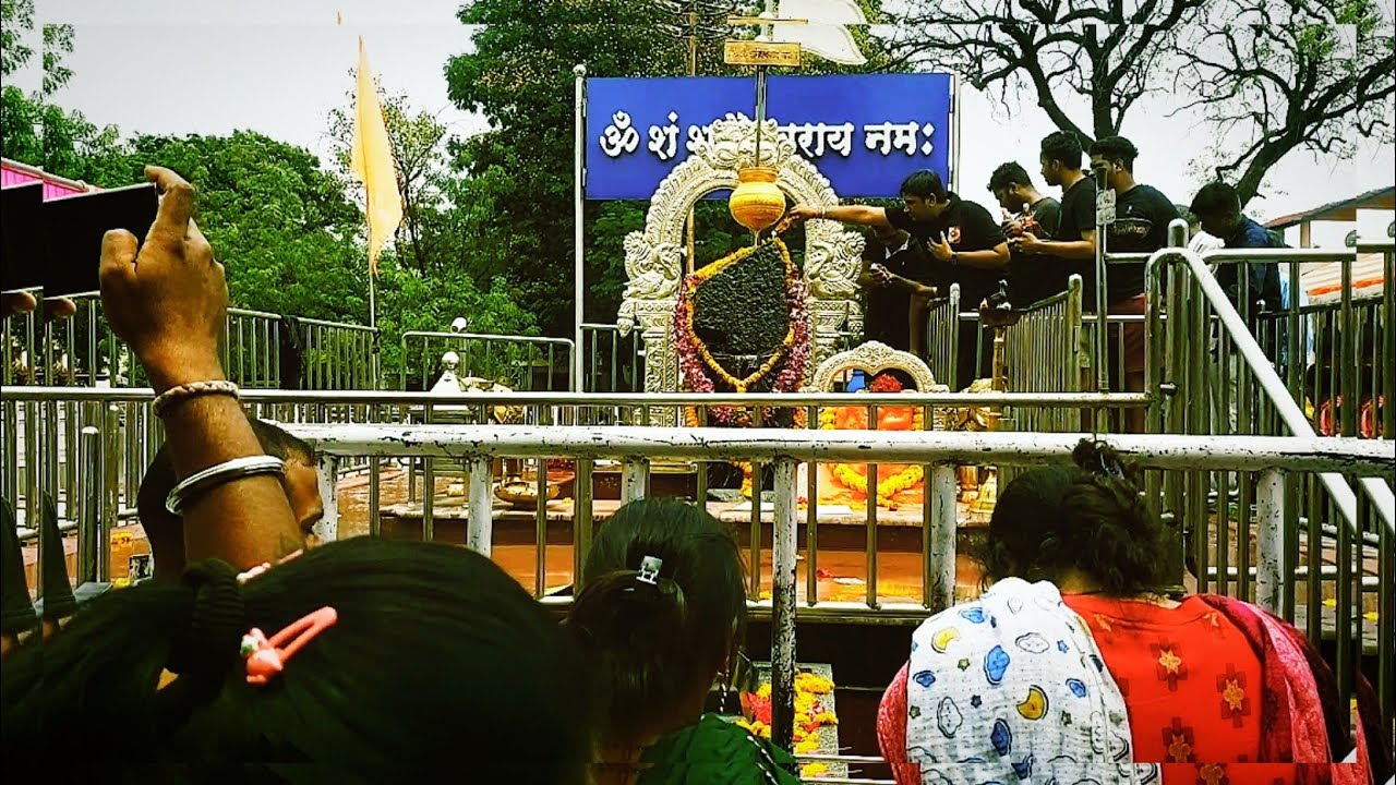 Shani Signapur Shani Dev Darshan || Shirdi vlog Day -2 part -1 - YouTube