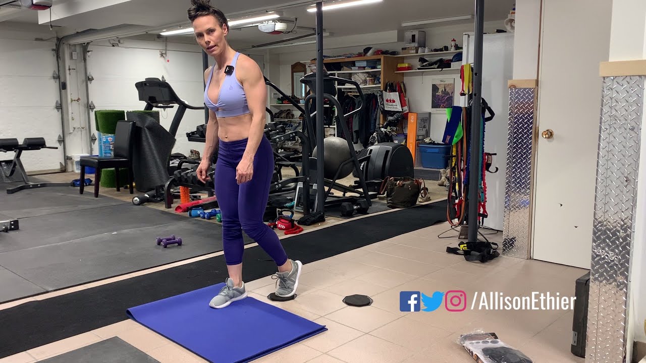 HOW TO PERFORM | 🔥 Sliding Disc Reverse Lunges - YouTube