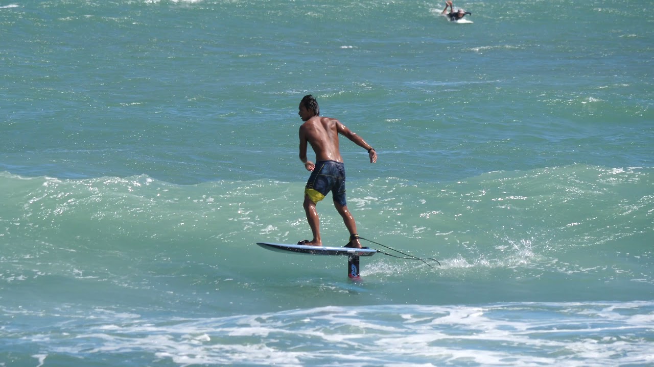 Go Foil Kauai and Oahu boys rip Kahului Harbor - YouTube