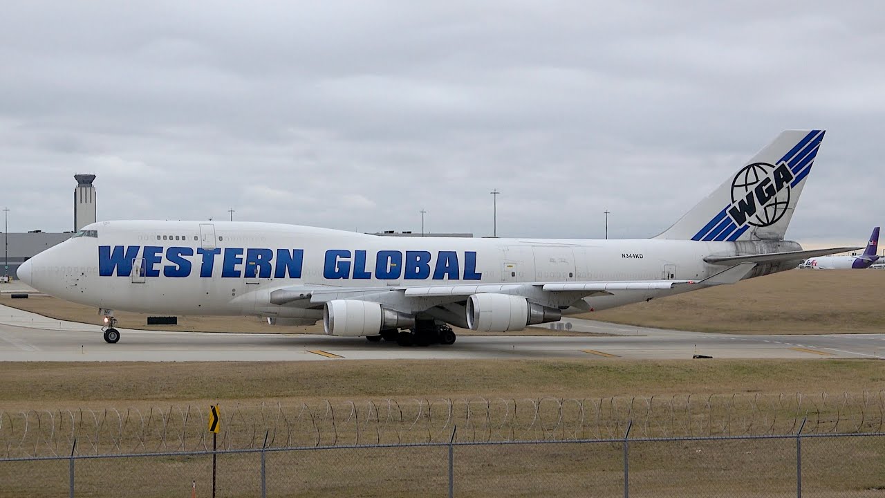 (4K) Western Global Airlines Close-Up Taxi - YouTube