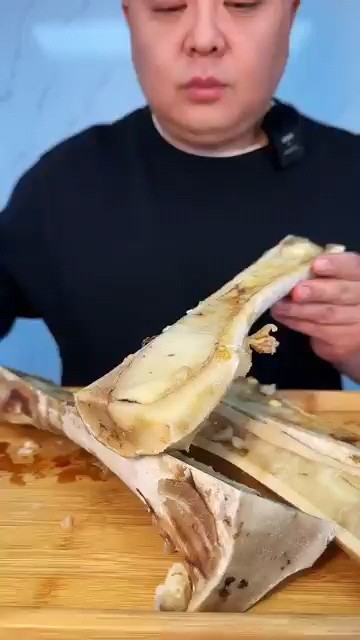 Beef_bone_marrow_is_cut_into_pieces_and_steamed_to_make_it_fuller._It ...