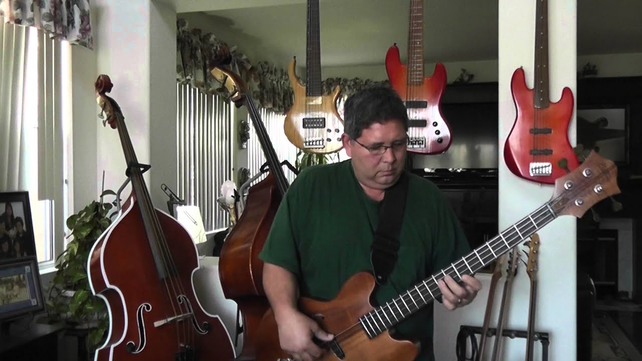 JD with Classic Bass Works demoing Jason Littlefield's new bass - YouTube