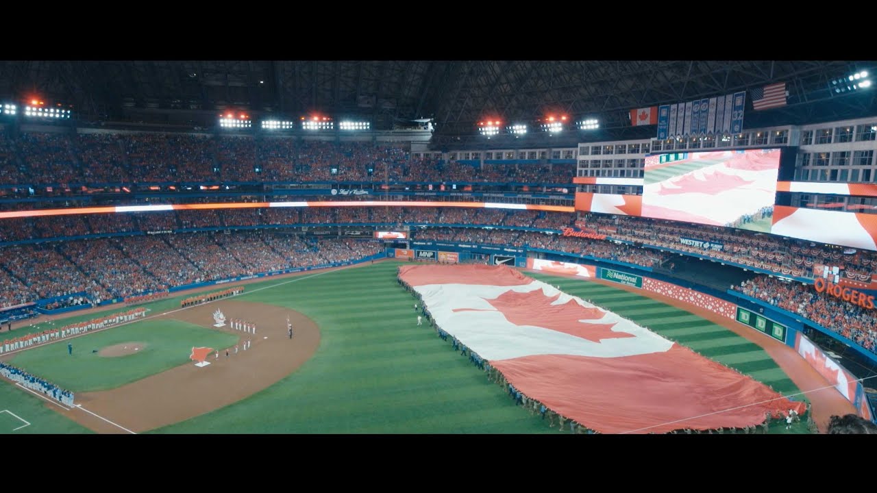 Blue Jays win fun Canada Day game in front of sold out crowd! - YouTube