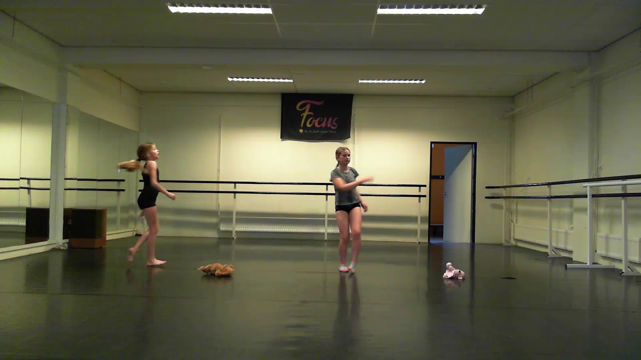 Focus iDance - Acro Jazz (6-8 jaar) - Beginners - Les 6 - YouTube