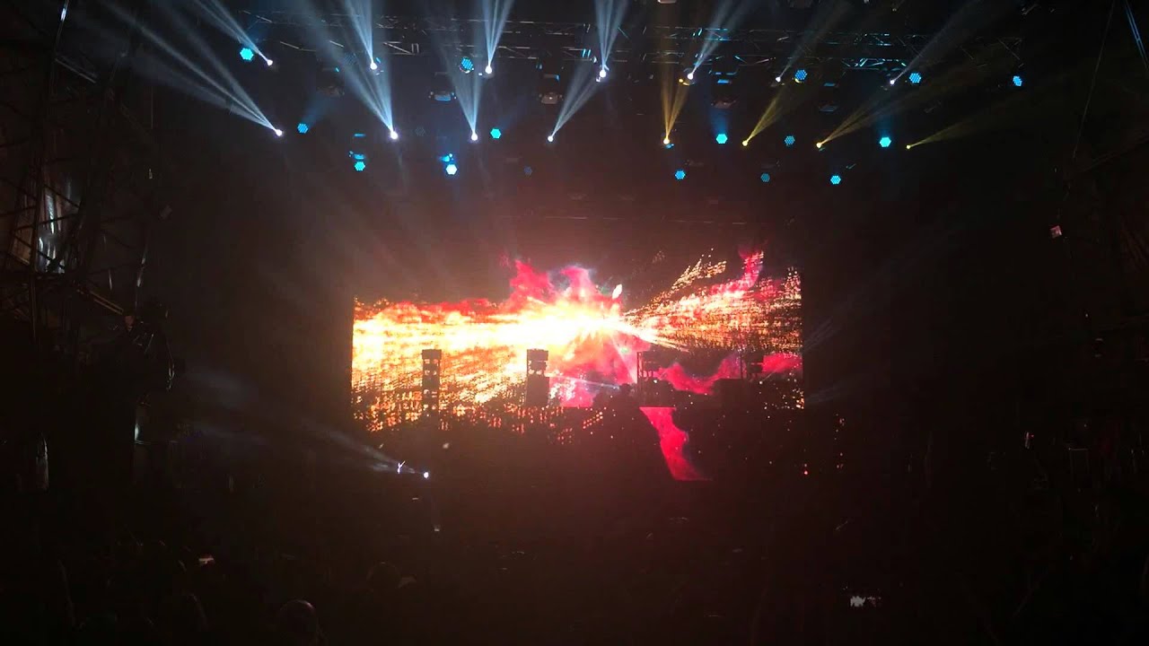 Eric Prydz playing 'Pryda - Multo' @ SW4 London 2015 - YouTube