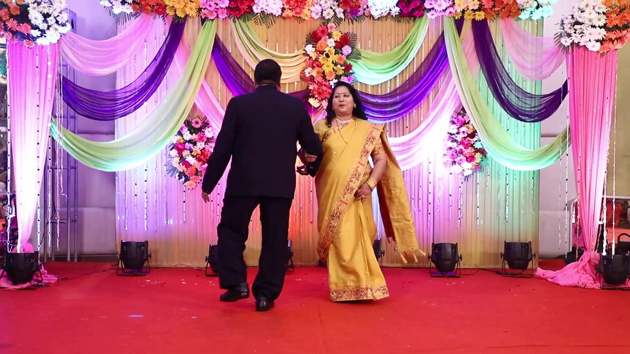Indian wedding Best Couple Dance on Sangeet Ceremony - YouTube