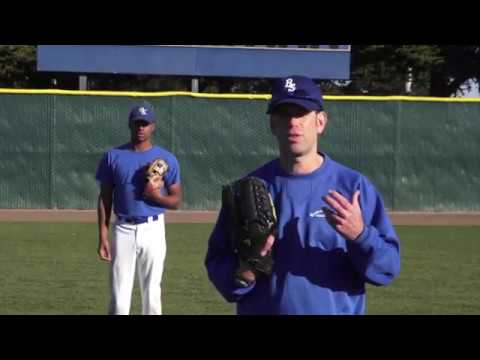 Pro Outfield Drills: Over The Shoulder Catch Drill - YouTube