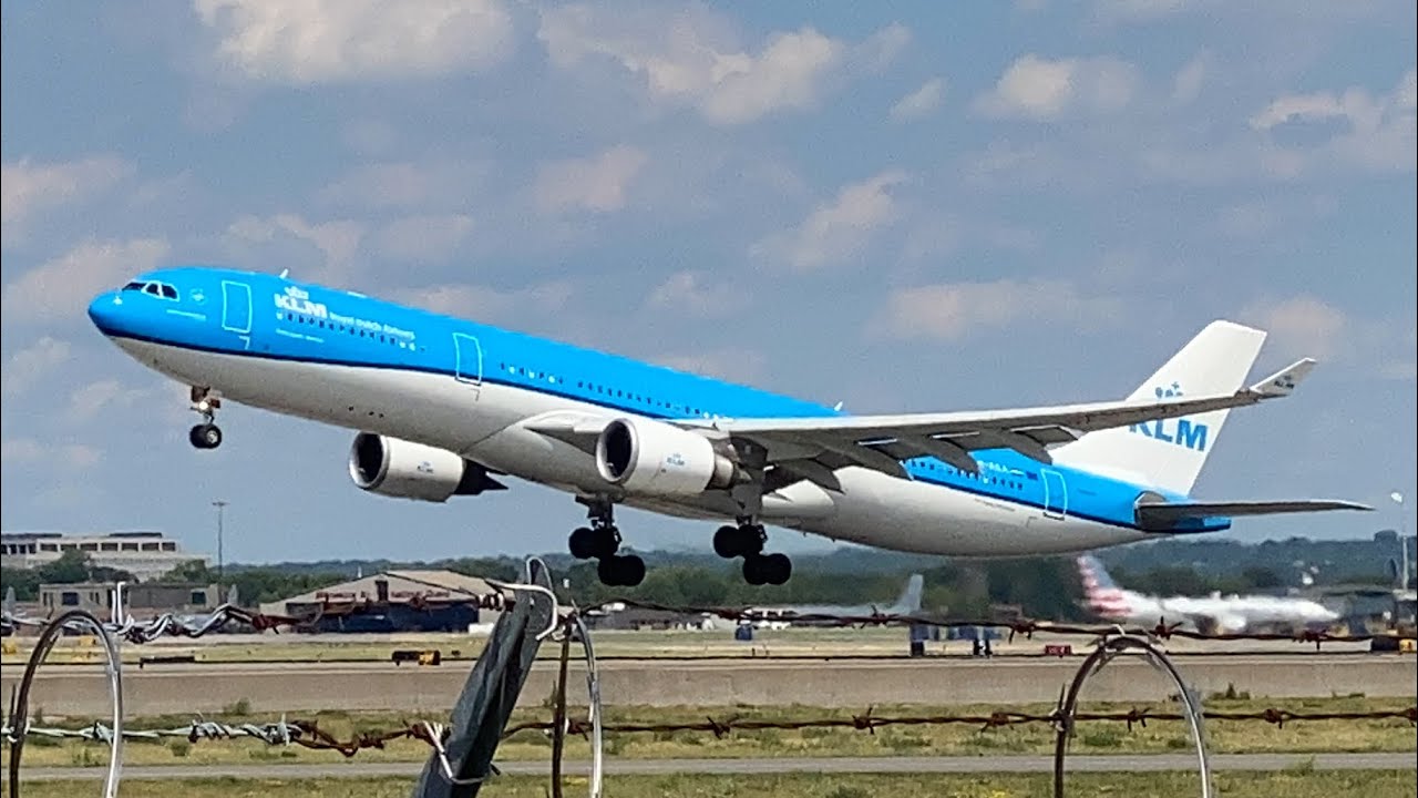 15 mins of MSP plane spotting in hot weather - YouTube