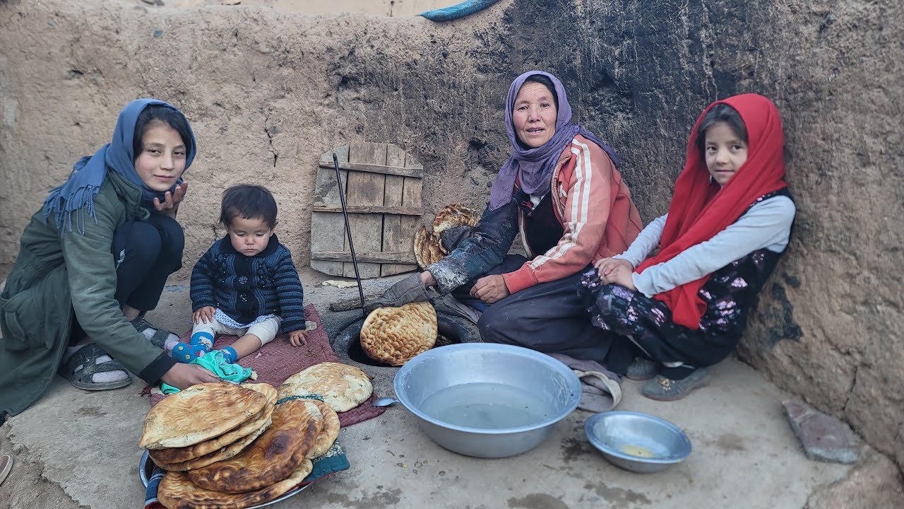 Baking Traditional Bread with Love: A Family’s Simple Life in the ...