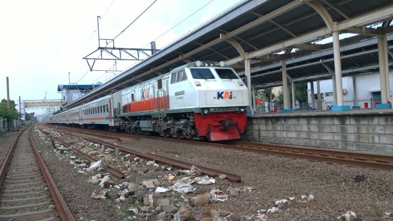 Kereta api BangunKarta dari Jombang 3/7/2024 - YouTube