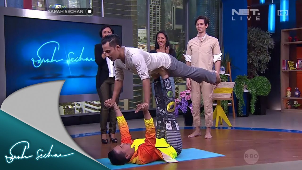 Belajar Acro Yoga bersama Fajar Putra - YouTube