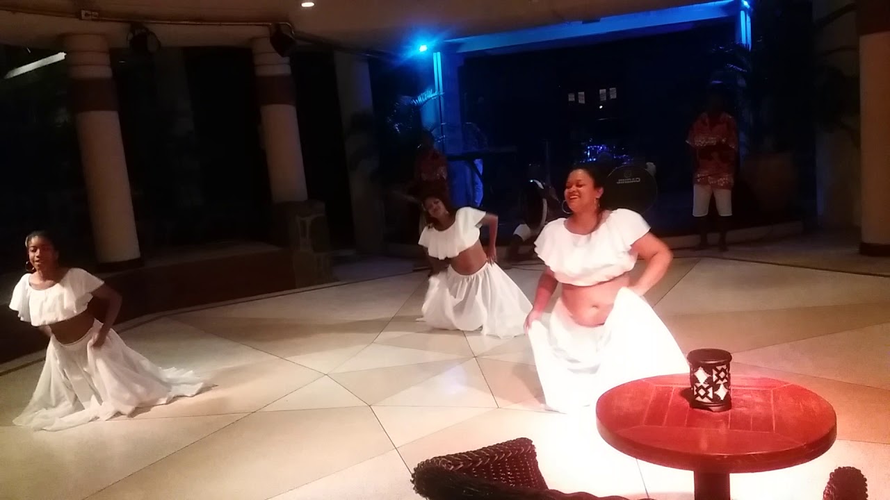 Spectacle Sega Tipik par Syn Dance Academy - YouTube
