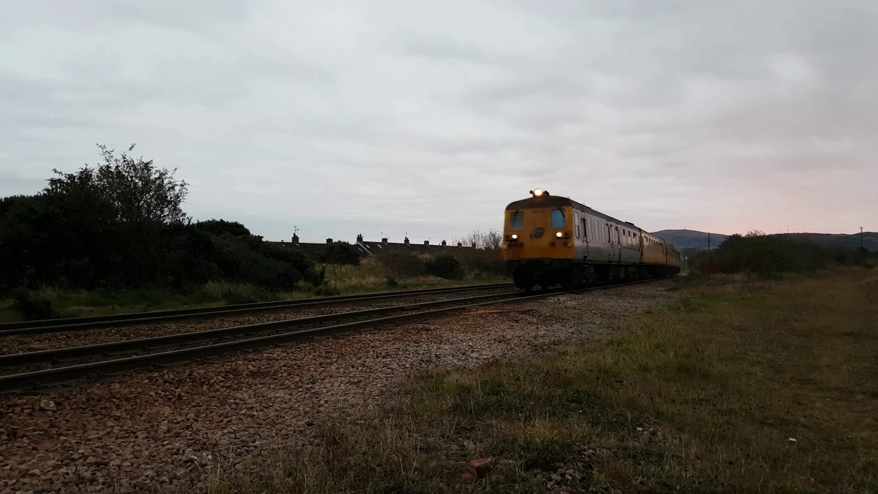 NIR 80 Class (8090+8069) Sandite Train @ Glenisland Terrace ...