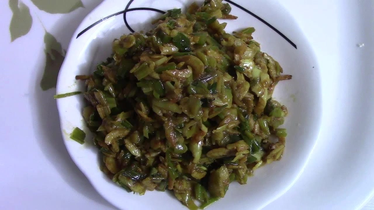 कांद्याच्या पातिची सुकट घालून भाजी / Spring Onion with dry fish sukat ...