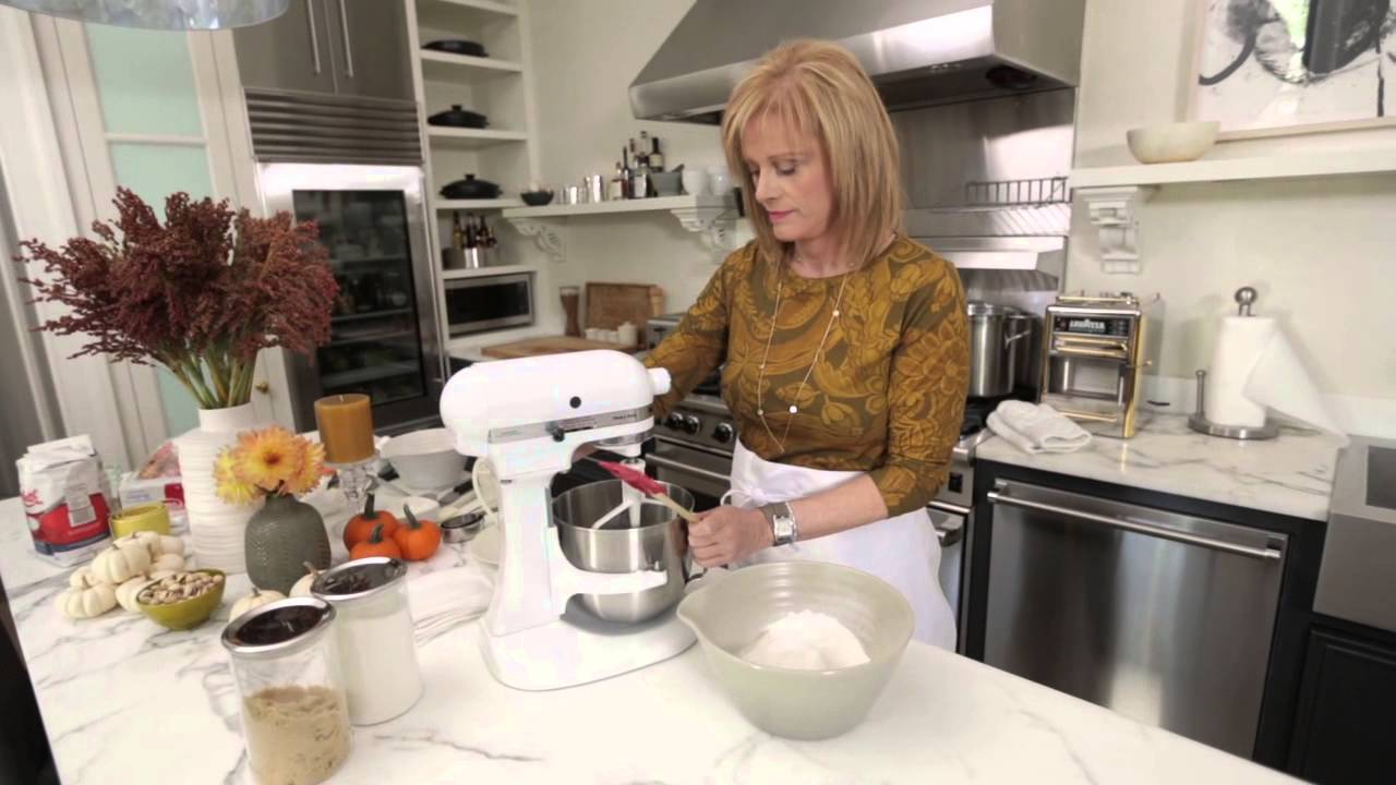 Lynda Reeves Makes Cookies - YouTube