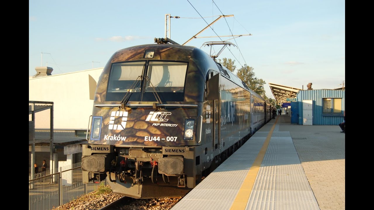 EU44-007 w nowej okleinie na Wschodnim - YouTube