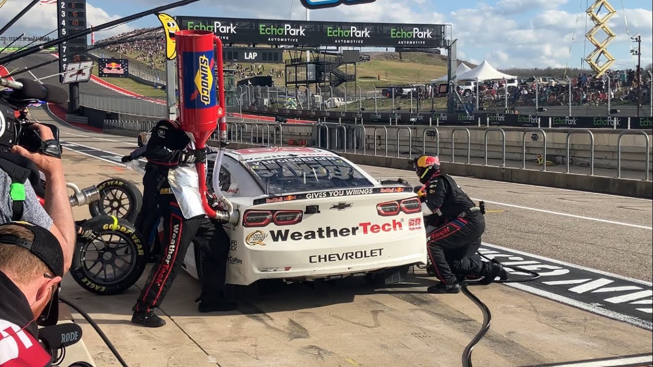 Shane van Gisbergen pit stop at COTA - YouTube