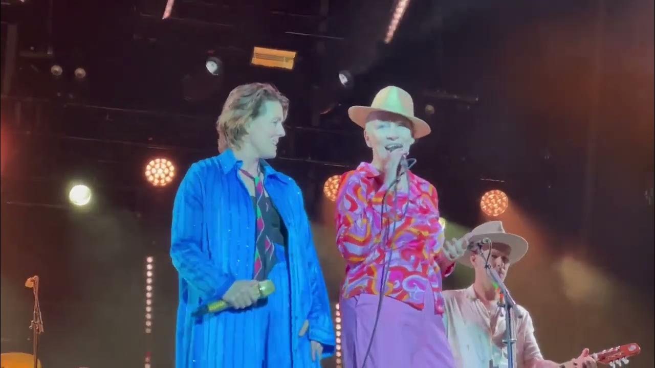 Annie Lennox - "Sisters are Doin' It for Themselves" - at Girls Just ...