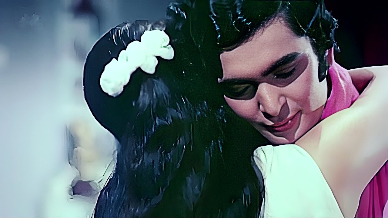 Bobby and Rishi Kapoor Romantic Scene | Dimple Kapadia | Bobby Movie ...