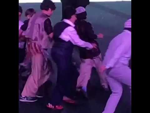 Menzil Köyünün küçük Sofileri oyun oynuyor.