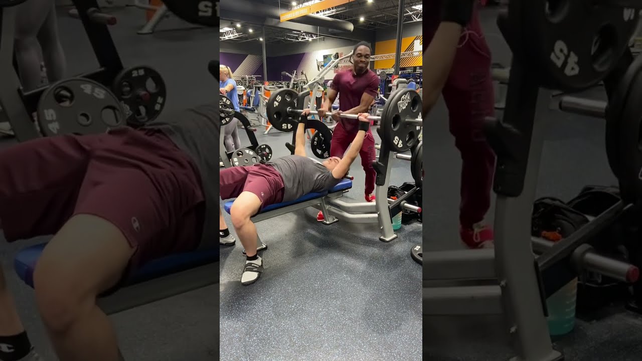 My first time benching 225 went like this.. - YouTube