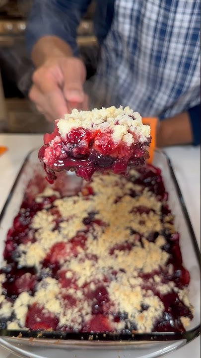 How to Bake Apple Berry Crumble - YouTube