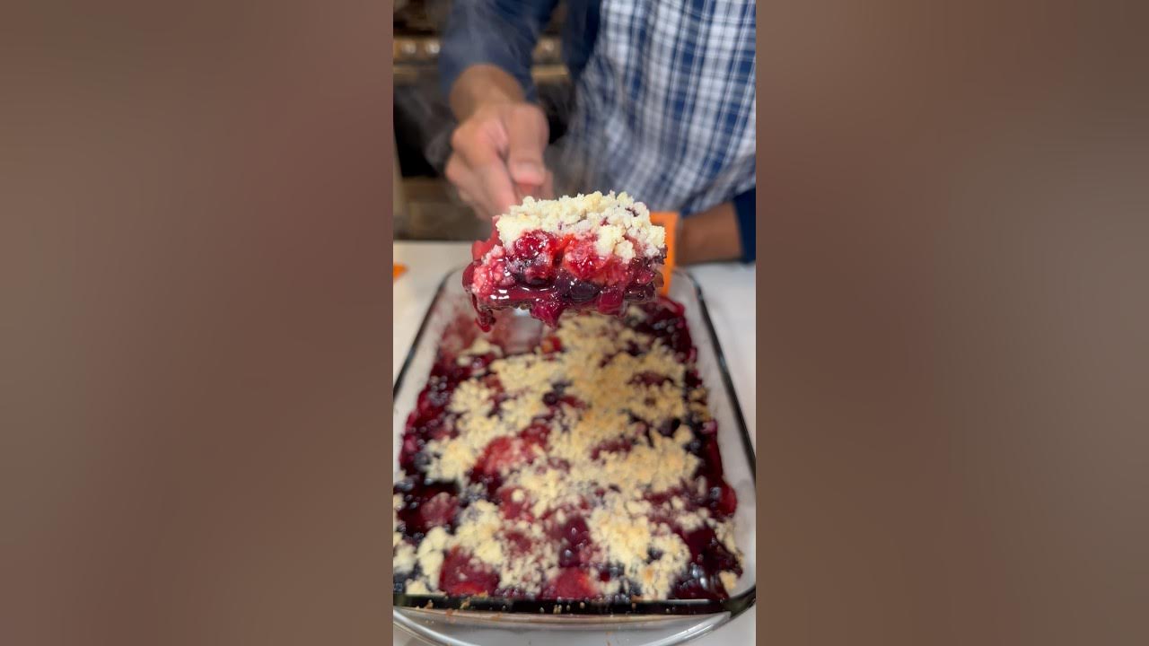 How to Bake Apple Berry Crumble - YouTube