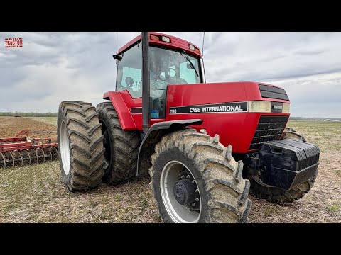 CASE IH 7140 MAGNUM Tractor Disking