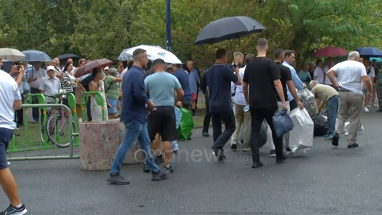 Vjedhjet e Bashkisë me “5D”-në/ Opozita në protestë, kërkohet largimi i ...