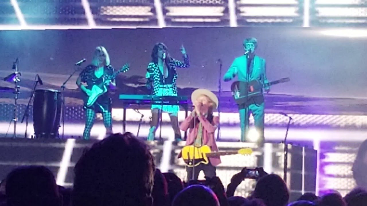 Beck- Devil's Haircut (2) - YouTube