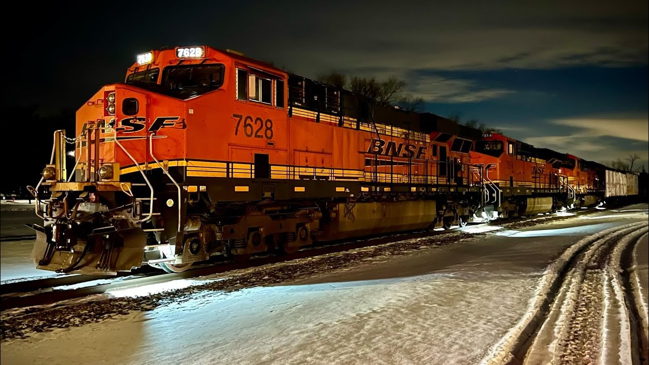 [4K] Lot of BNSF and a Traffic Stopping Train - Hinckley Sub - YouTube