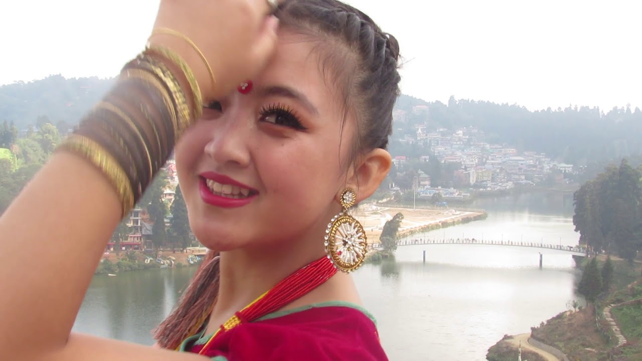 Bola bola.... Tshring movie song... Cover video by Gracy Thapa - YouTube