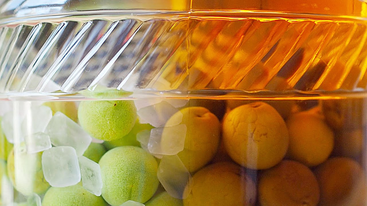 UMESHU (PLUM WINE) recipe 梅酒の作り方 - YouTube