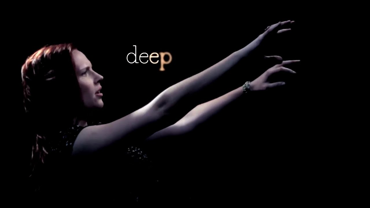 "Rolling in the Deep" in American Sign Language (Amber Zion) - YouTube