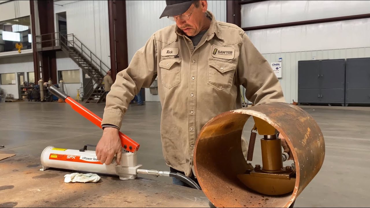 Operating the Hydraulic Dent Remover - YouTube
