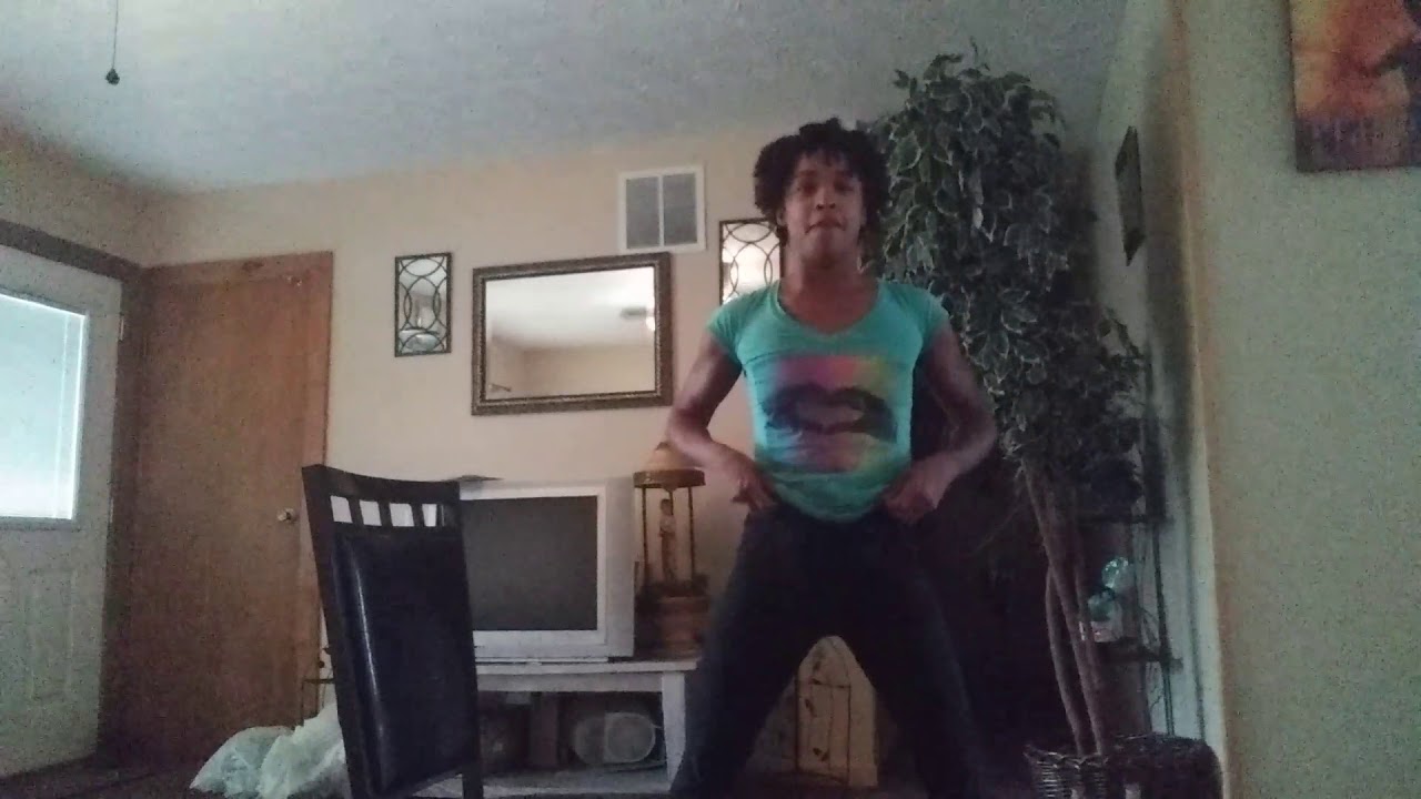 Learning to do my splits- part 1 - YouTube