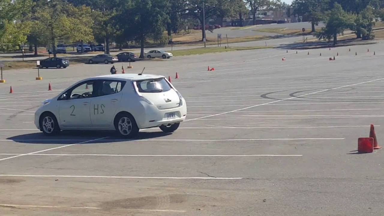Ian Leaf racing - Nissan Leaf at Autocross - YouTube