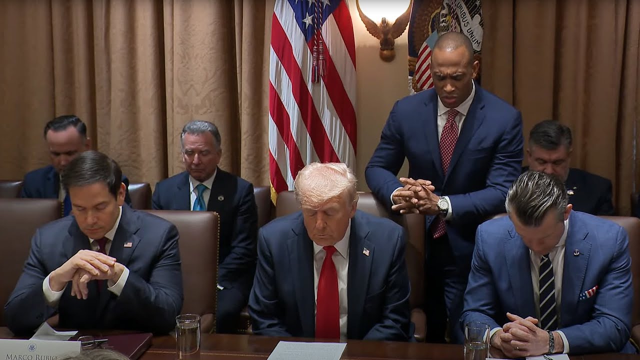 Scott Turner Opens Trump Admin's First Cabinet Meeting in Prayer - YouTube