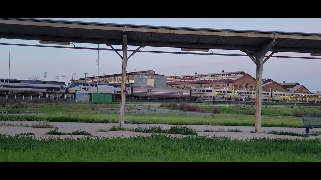 BNSF 4226 West Leads Amtrak #5 w/AMTK 164 Phase 4 Heritage Unit ...
