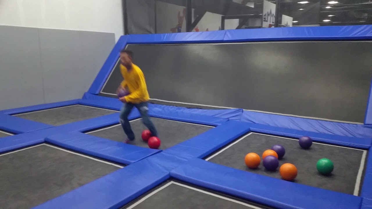 Summit Santo Domingo jumping park - YouTube