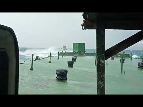 Tug Boat dan Tongkang di hantam Ombak 2-3 meter di LAUT JAWA