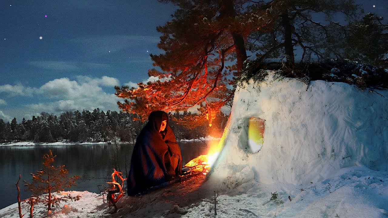 Building a SNOW SHELTER on a Winter Island to Survive Extreme Cold ...