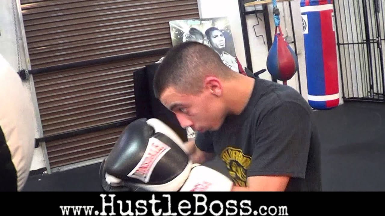 In the gym with Damien 'Sugar' Vasquez and Donovan Estrella [Mayweather ...