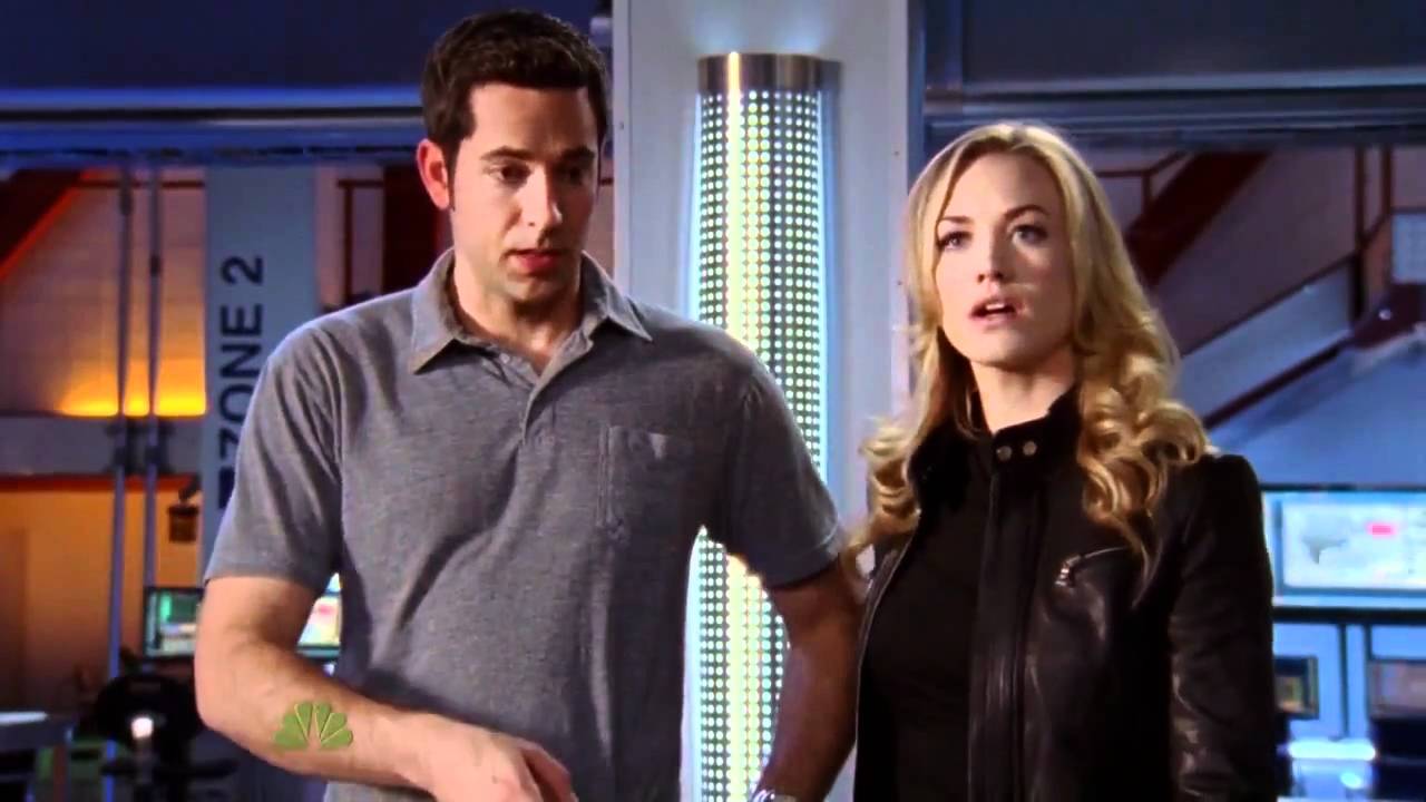 Chuck and Sarah fake a flash (full scene) - YouTube