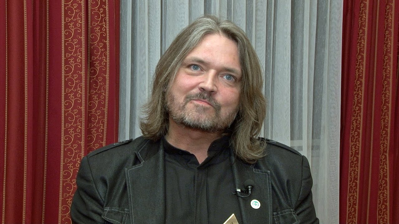 Krzysztof Cezarty Buszman - Żyjemy z tych pieniedzy, które dopiero mamy ...