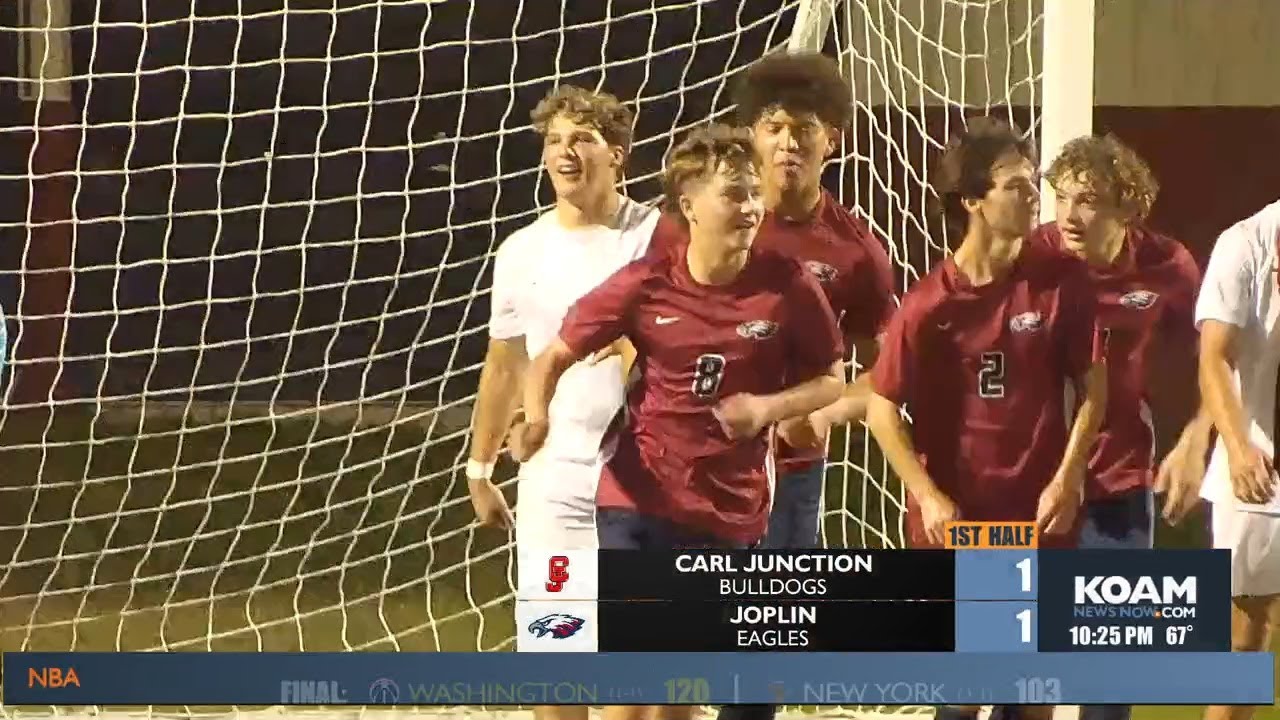 Joplin and Carl Junction battle on the pitch - YouTube