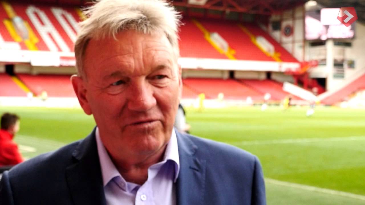 Tony Currie on Legends game - YouTube
