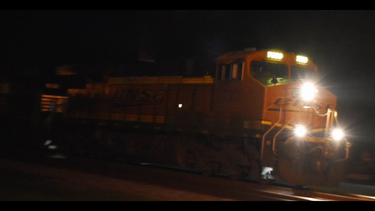 BNSF & NS Power leads B840 through Folkston at night - YouTube