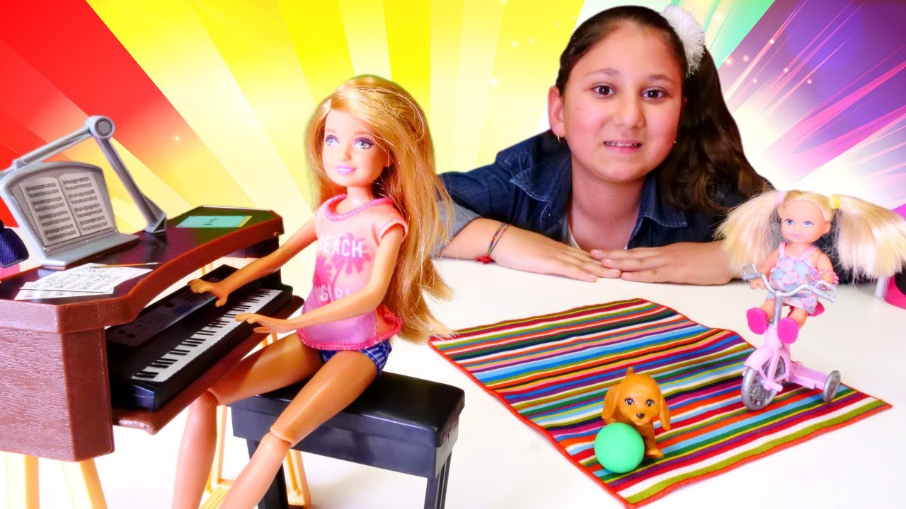 Barbie ailesi. Chelsea Karamel'i veterinere götürüyor! Çocuklar için ...