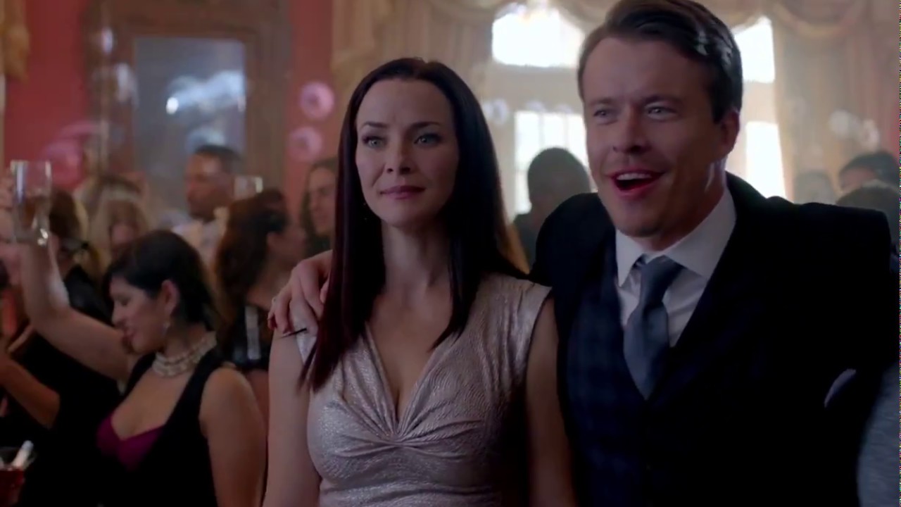 Julian prepara uma FESTA surpresa | The Vampire Diaries (7x08) - YouTube